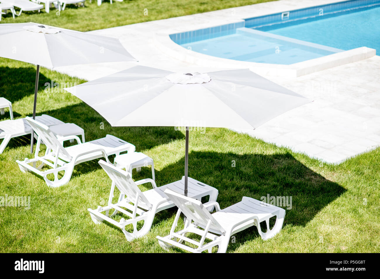 Sunbeds at the swimming pool Stock Photo - Alamy