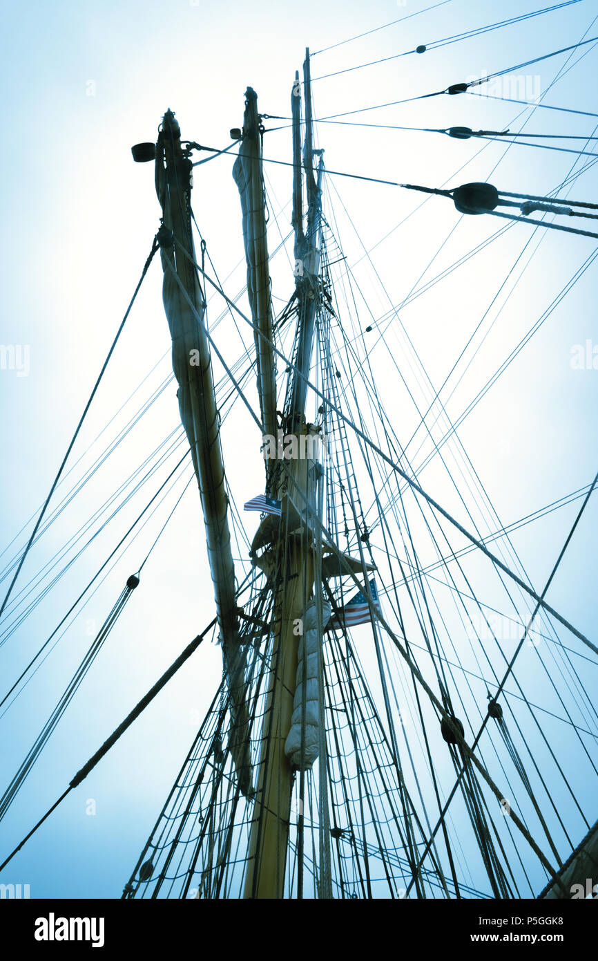Main mast rigging sailing ship hi-res stock photography and images - Alamy