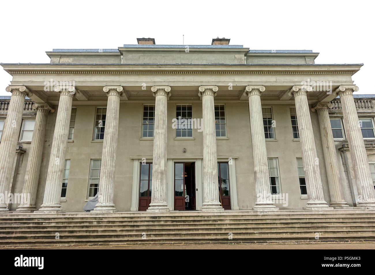 Entrance portico hi-res stock photography and images - Alamy