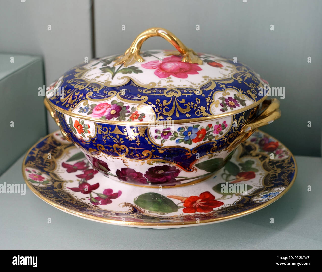 English coalport porcelain hi-res stock photography and images - Alamy