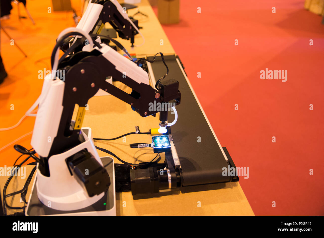 Micro assembly line hi-res stock photography and images - Alamy