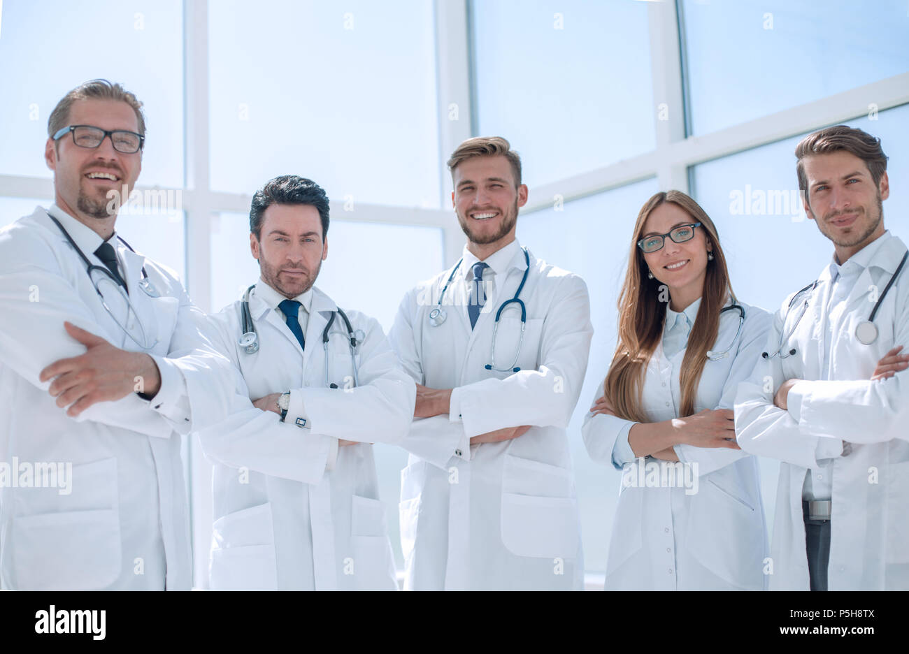 portrait of a group of doctors of the medical center Stock Photo - Alamy