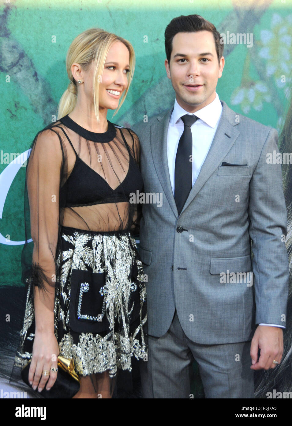 Los Angeles, USA. 26th Jun, 2018. (L-R) Actress Anna Camp and actor ...