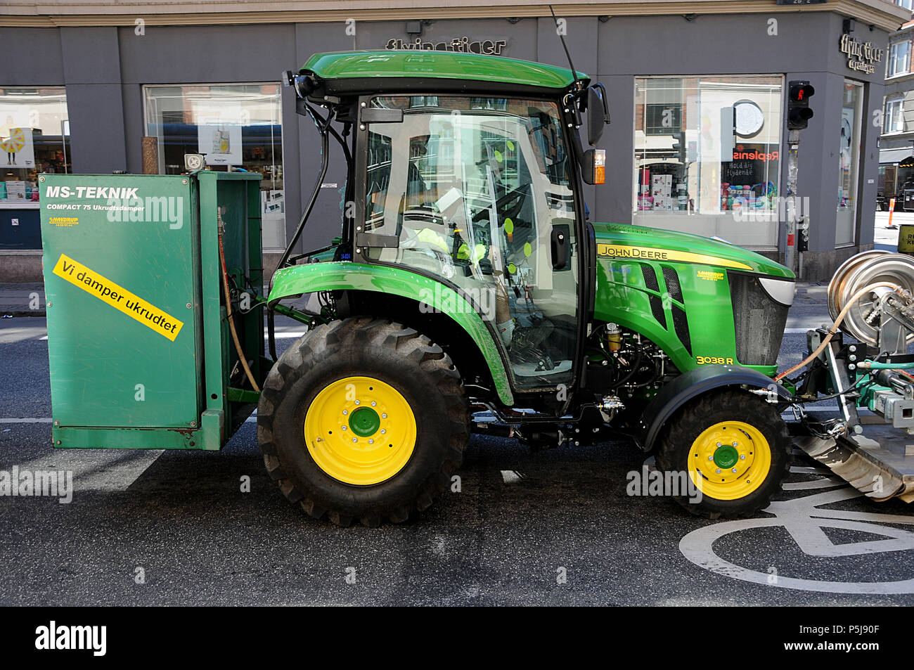 John deere traktor hi-res stock photography and images - Alamy
