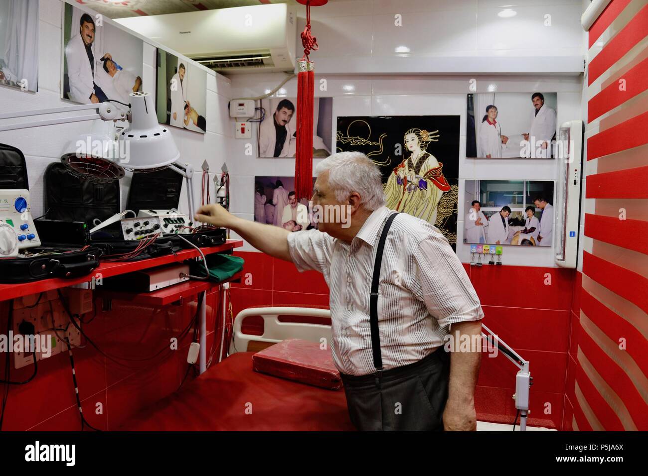 An iraqi doctor hi-res stock photography and images - Alamy