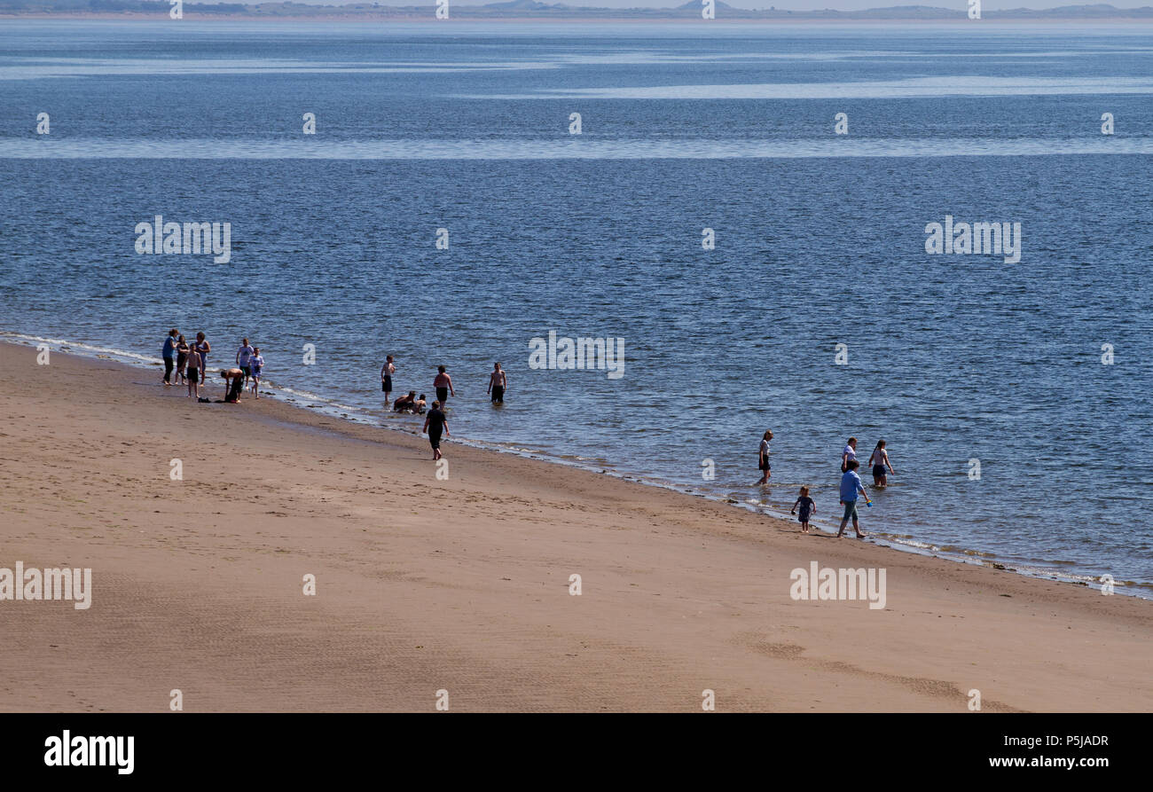 Families enjoying the weather dundee hi-res stock photography and ...