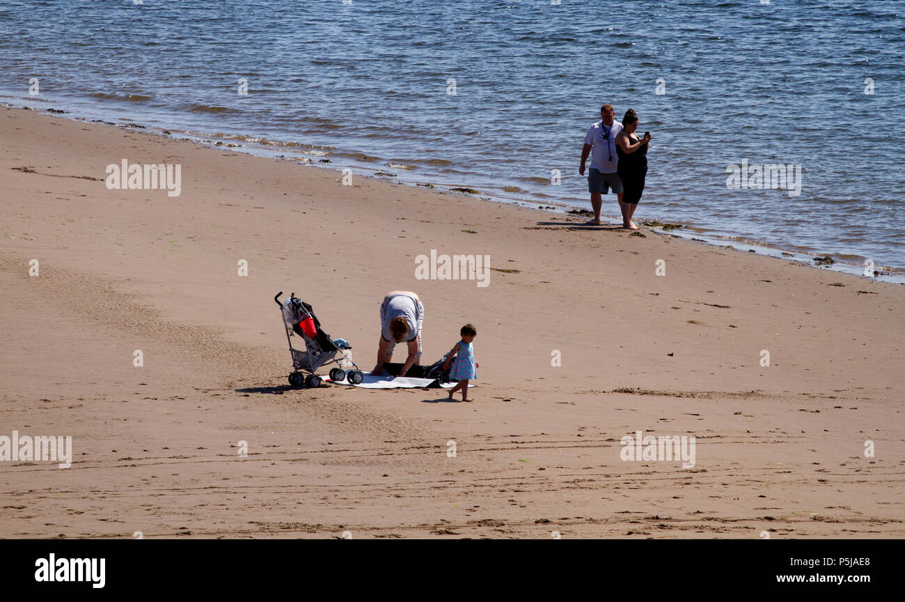 Broughty ferry beach june hi-res stock photography and images - Alamy