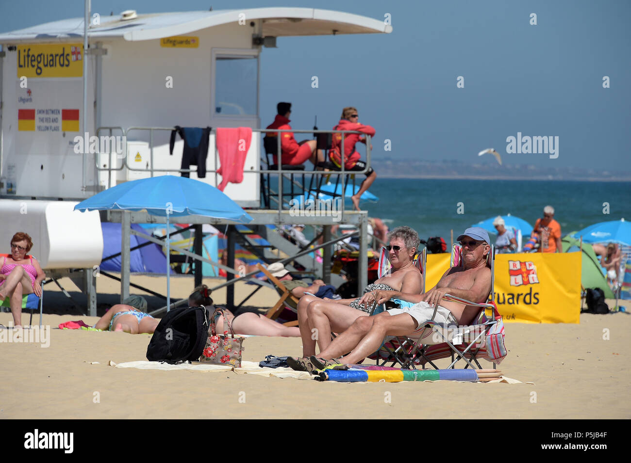 Visitors flock to sandbanks make the most of the famous hi-res stock ...