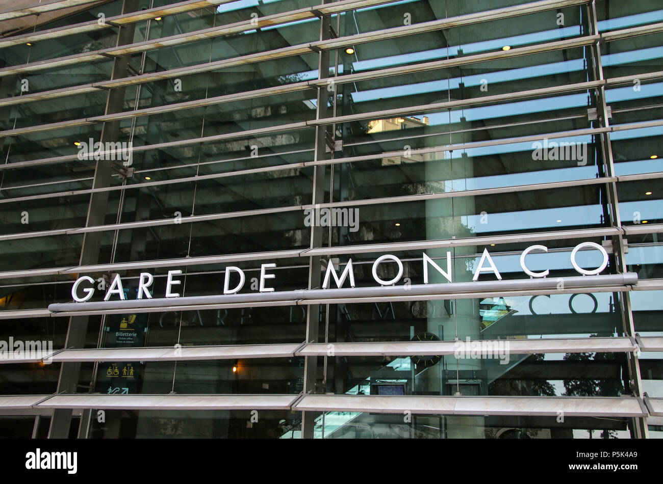 Railroad station train hi-res stock photography and images - Alamy