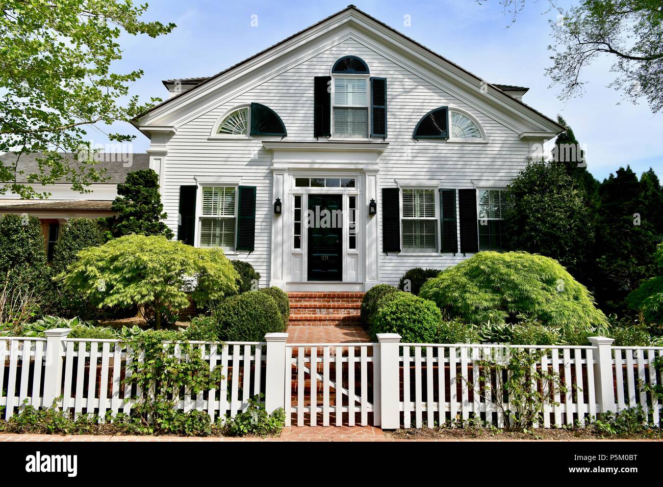 Cape Cod Style House Stock Photos & Cape Cod Style House Stock Images ...