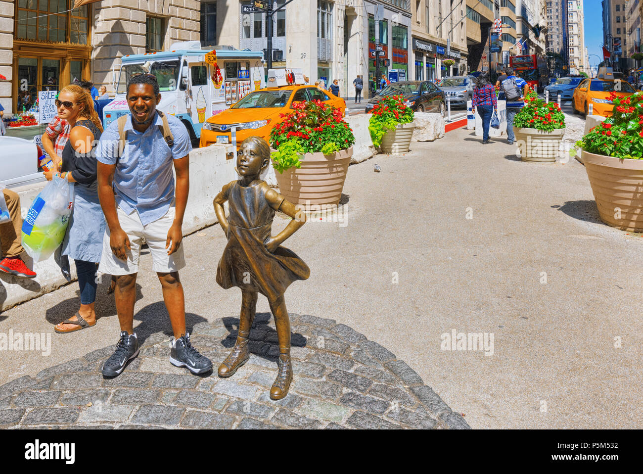 Fearless girl sculpture new york hi-res stock photography and images ...