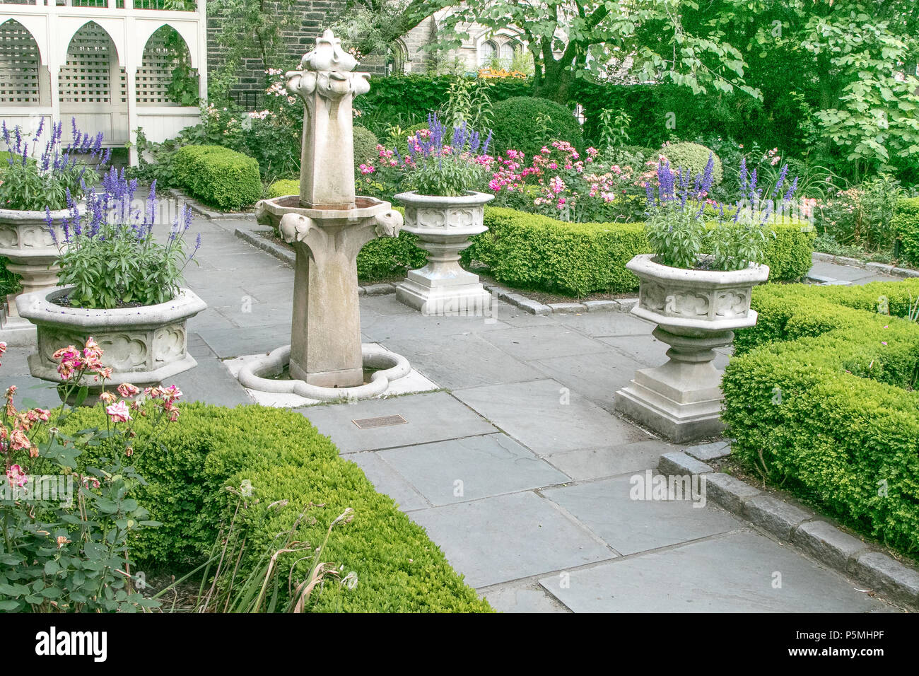 John the divine new york garden hi-res stock photography and images - Alamy