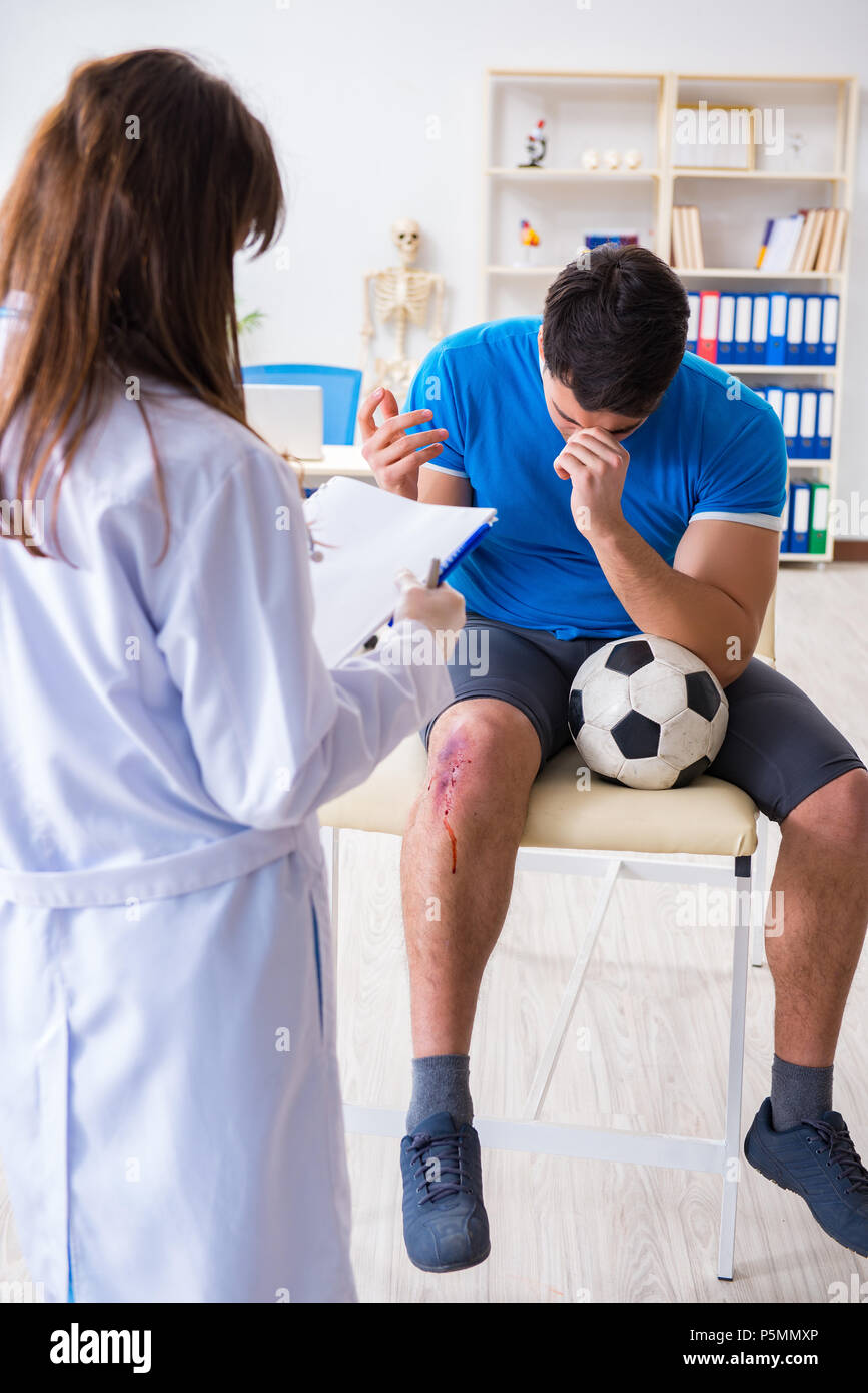 Man explaining football to woman hi-res stock photography and images ...