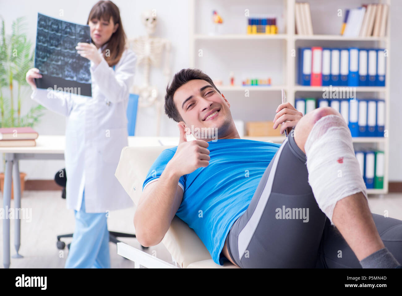 Doctor xray sports man hi-res stock photography and images - Alamy
