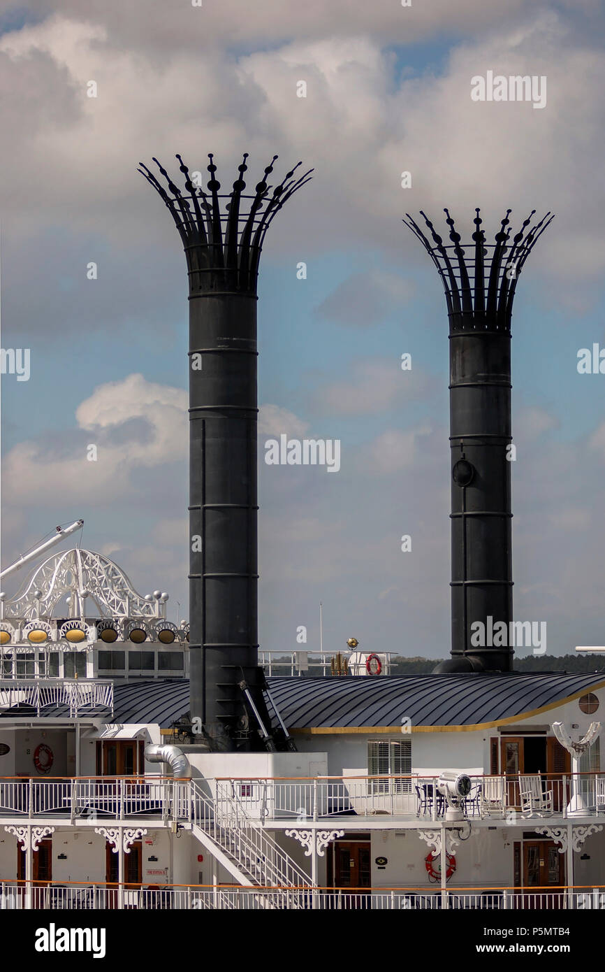 American Queen, Mississippi River Boat Stock Photo - Alamy