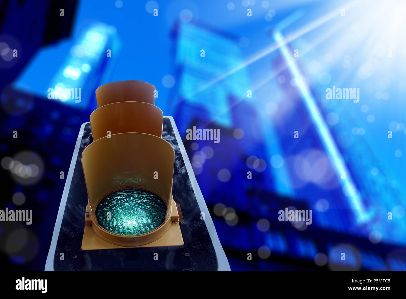 close up shot of traffic light on green Stock Photo - Alamy