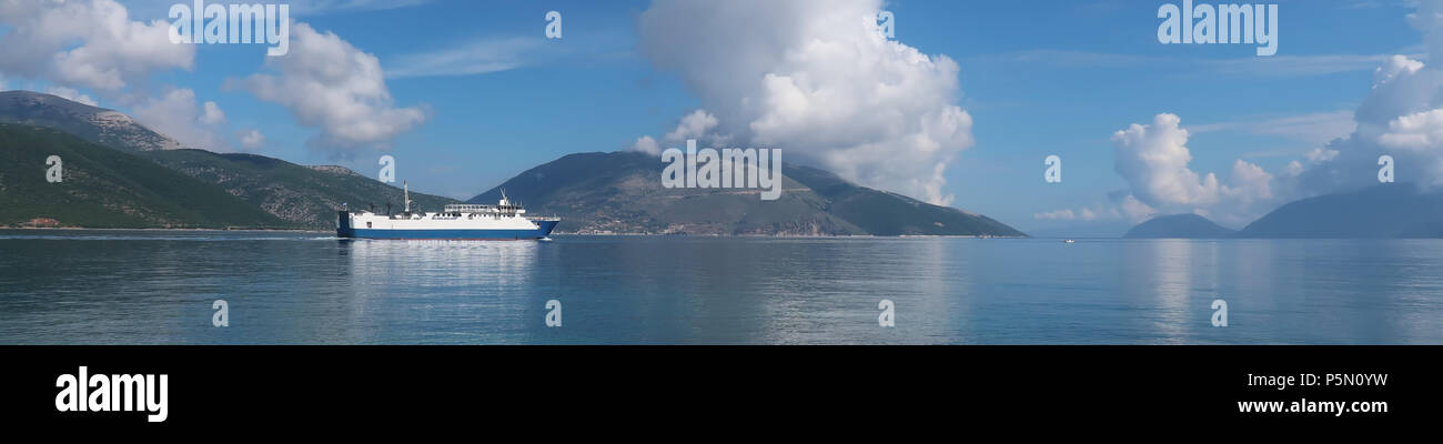 Ship floating in the sea Stock Photo - Alamy