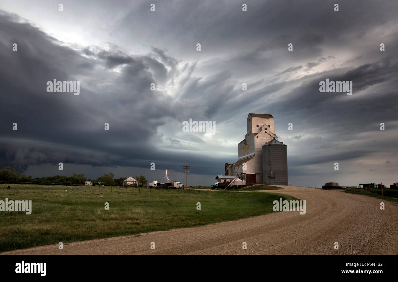 Prairie Storm Clouds Canada Saskatchewan Grain Elevator Stock Photo - Alamy