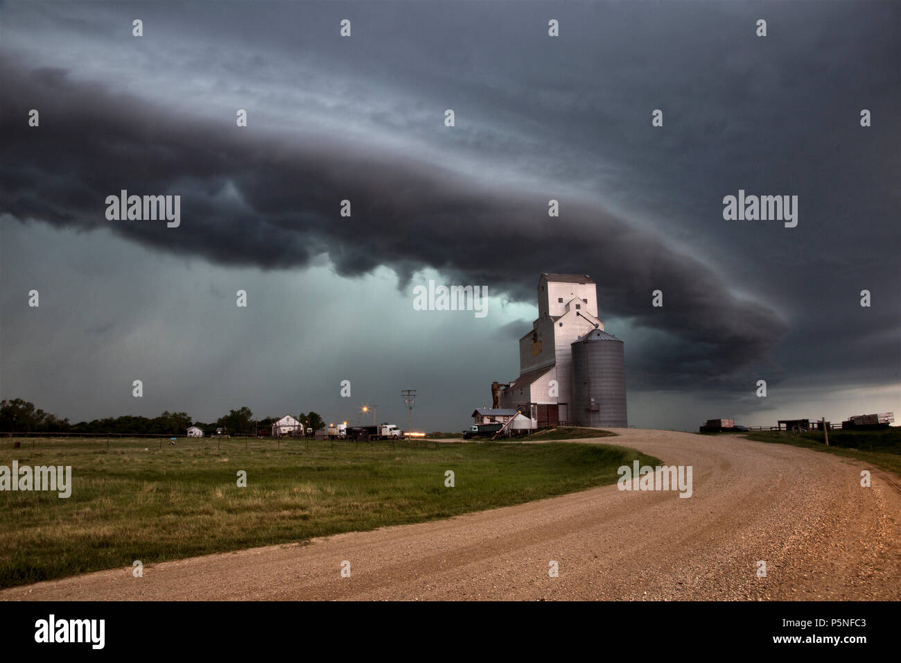Prairie Storm Clouds Canada Saskatchewan Grain Elevator Stock Photo - Alamy