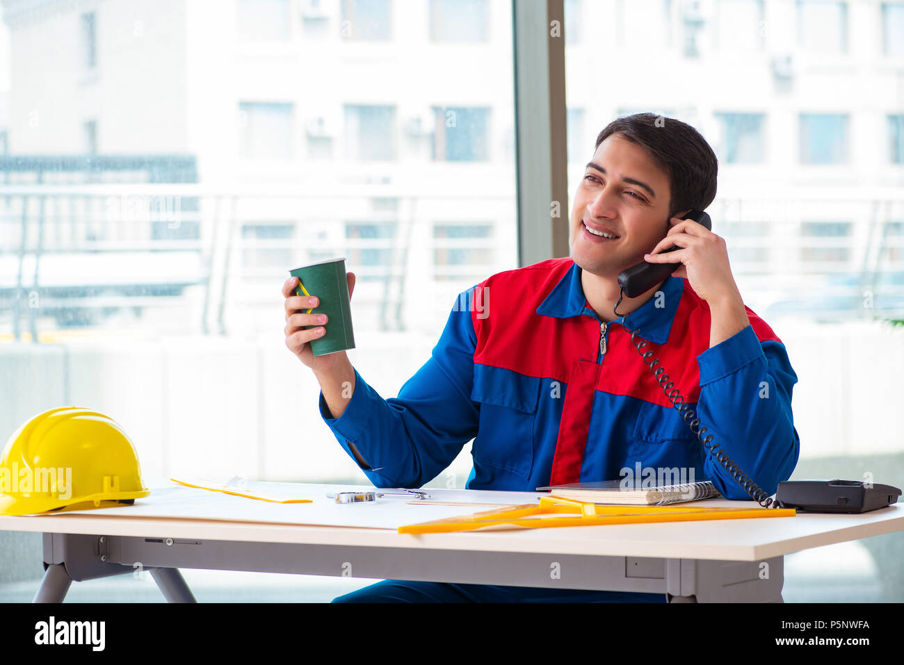 Foreman looking at construction plan Stock Photo - Alamy