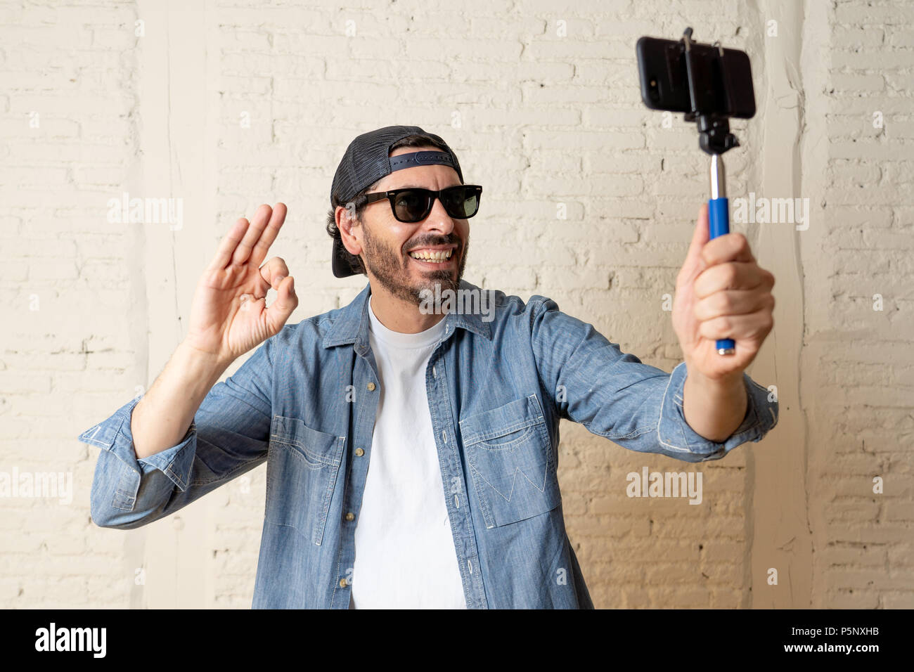 Stick selfie computer hi-res stock photography and images - Alamy