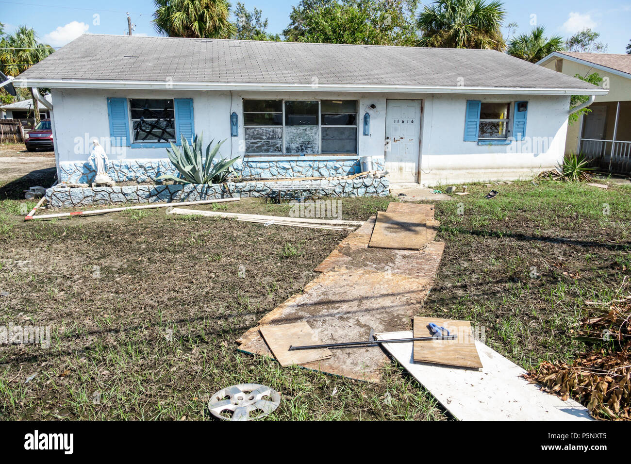 Hurricane Flood Water People Stock Photos & Hurricane Flood Water ...