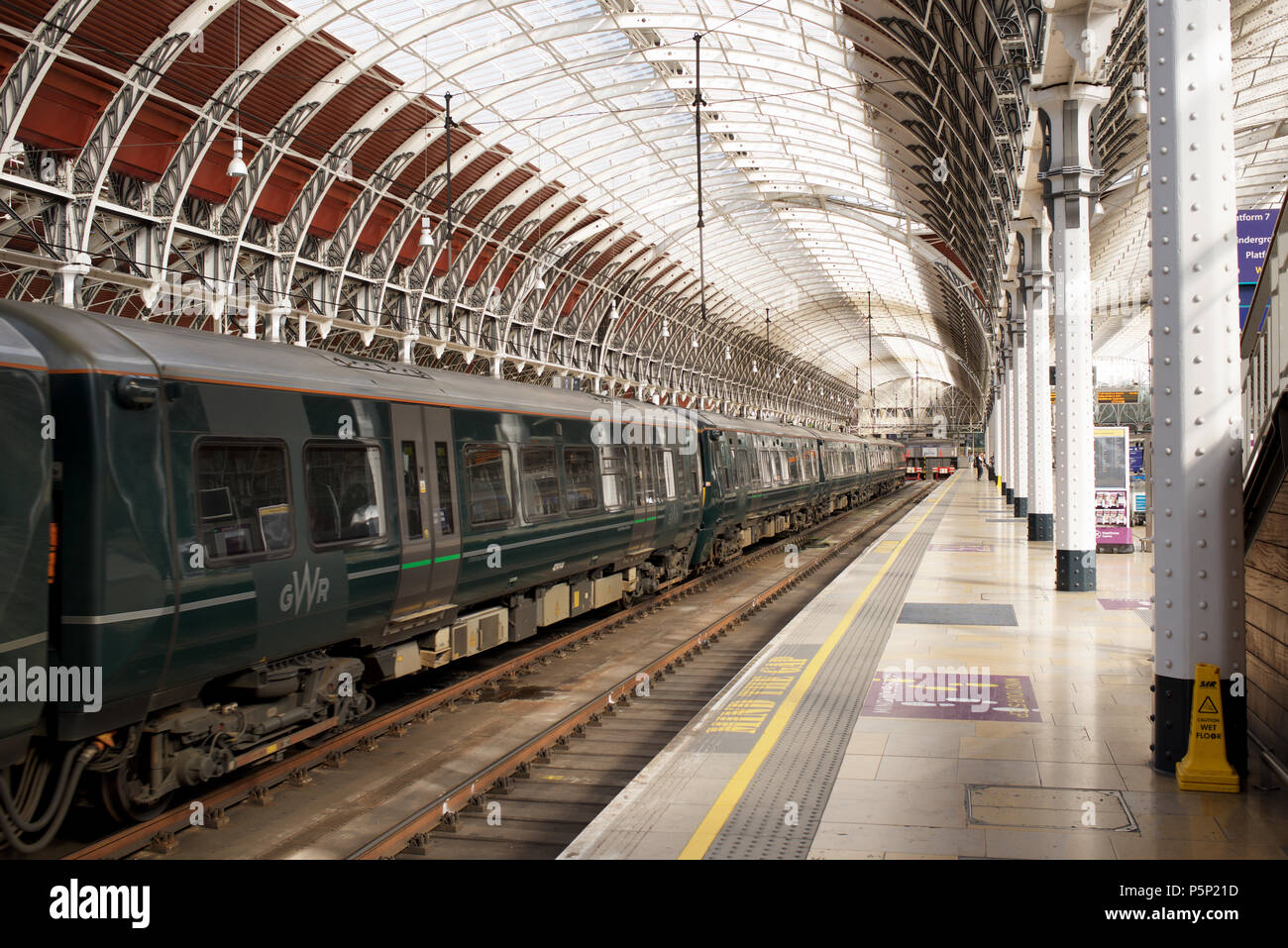 GWR electric train at London Paddington station Stock Photo - Alamy