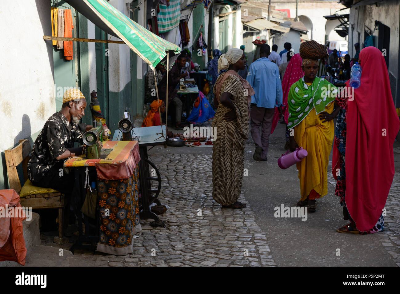 ETHIOPIA , Harar, old town, tailor / AETHIOPIEN, Harar, Altstadt, Markt ...