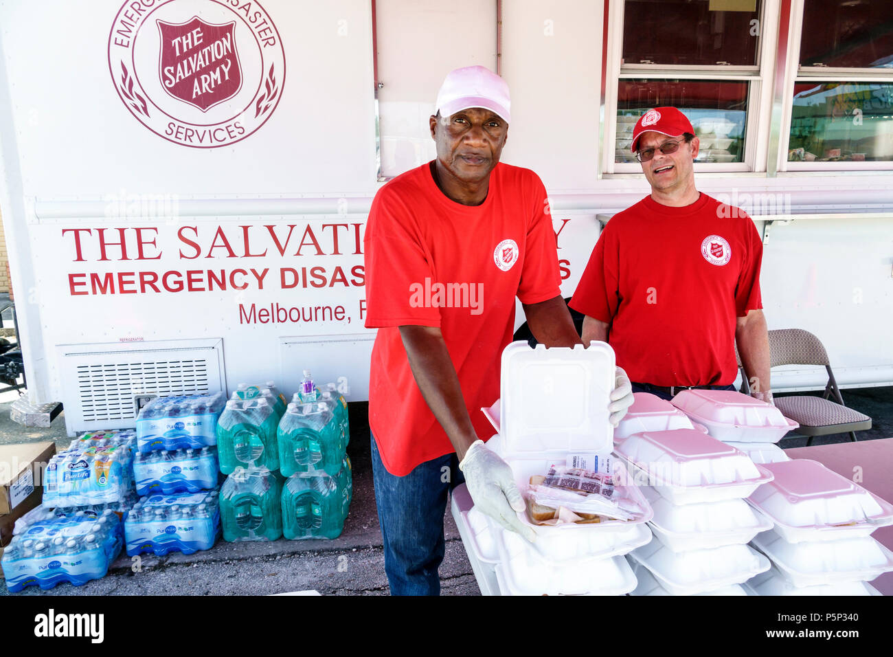 The salvation army emergency disaster services hi-res stock photography ...