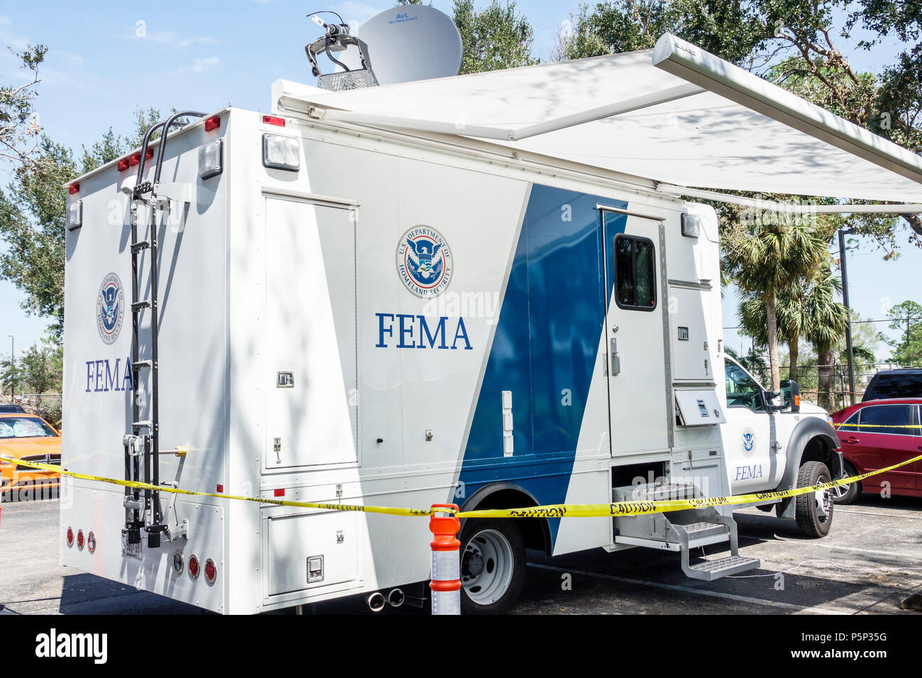 Communications truck hi-res stock photography and images - Alamy