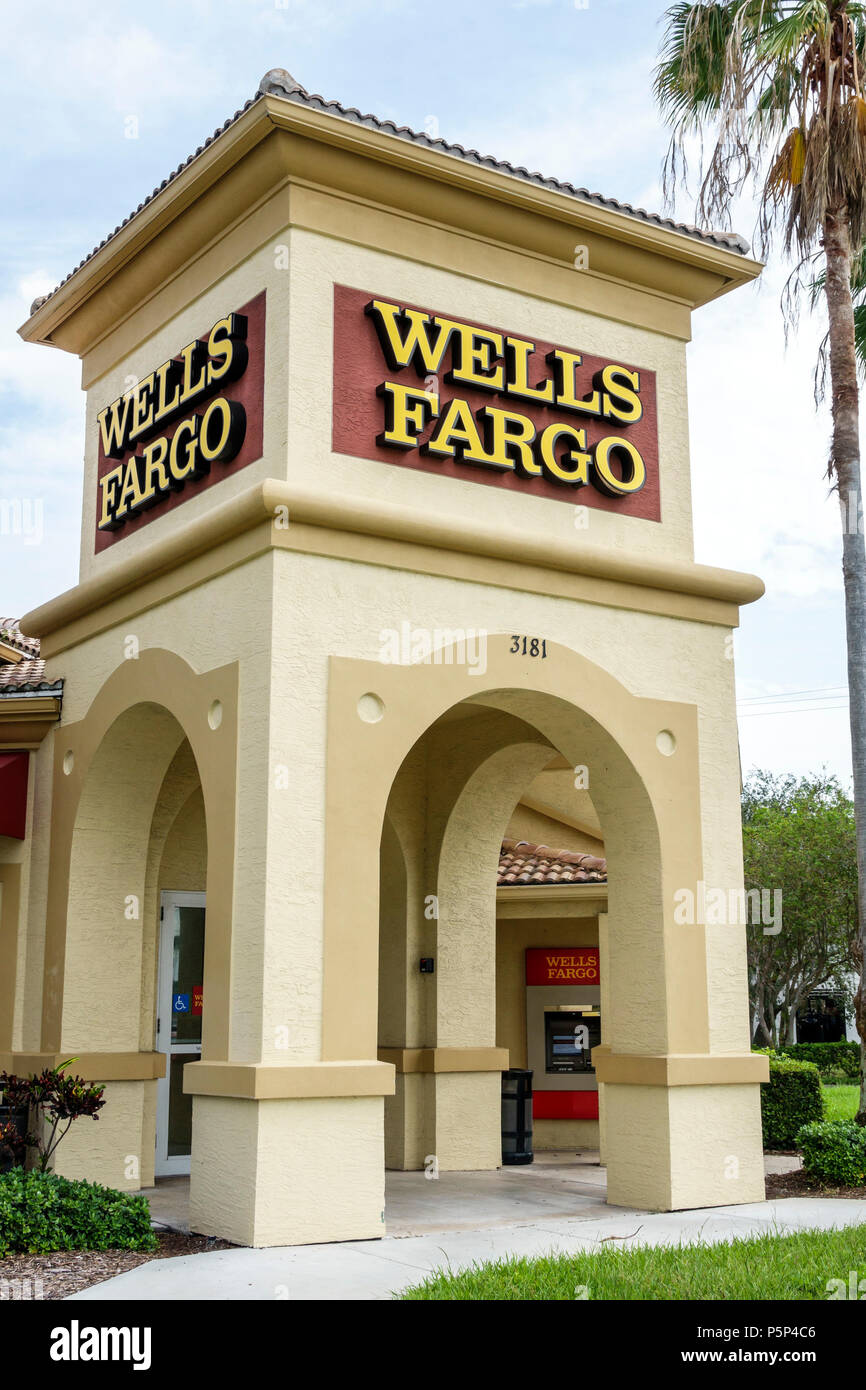 Bank exterior hi-res stock photography and images - Alamy