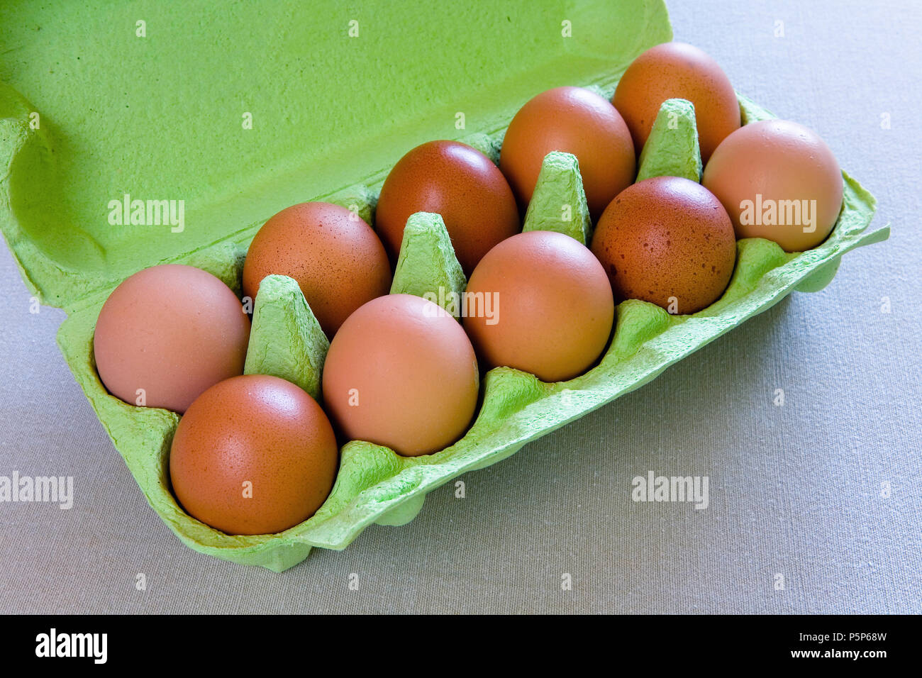 Brown chicken eggs lie in a green box. Food Stock Photo - Alamy