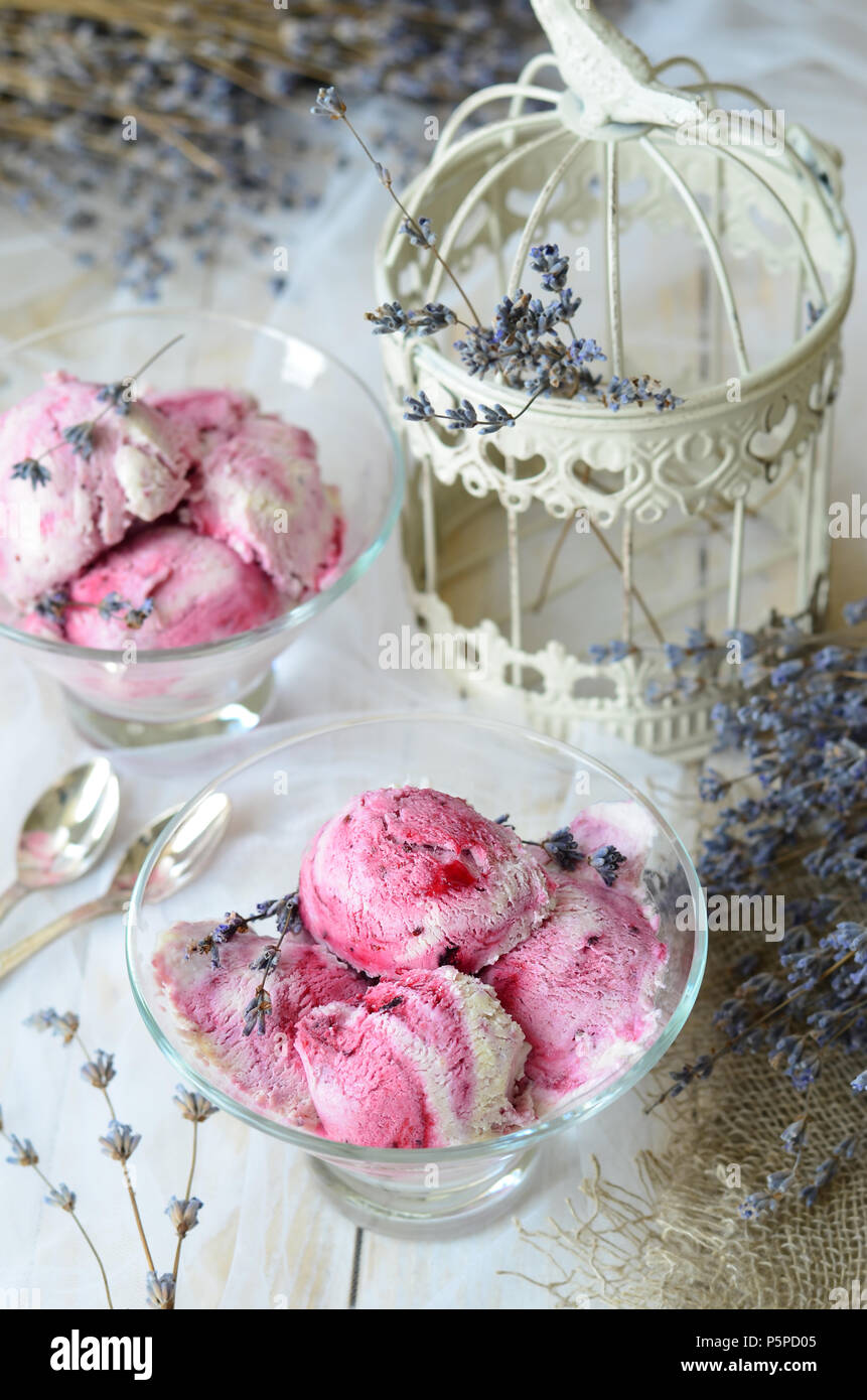 Currant ice cream hi-res stock photography and images - Alamy