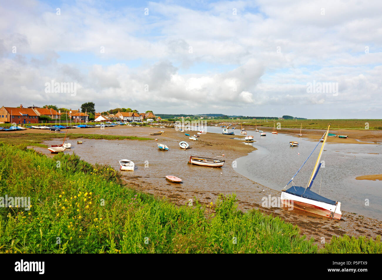 Tidal creek burnham overy norfolk hi-res stock photography and images ...
