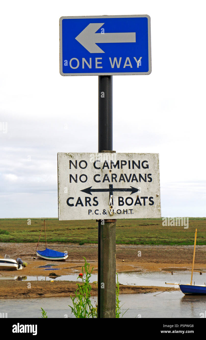 Direction sign indicator hi-res stock photography and images - Alamy