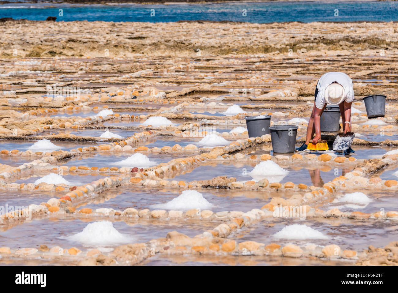 Bucket in sun hi-res stock photography and images - Alamy