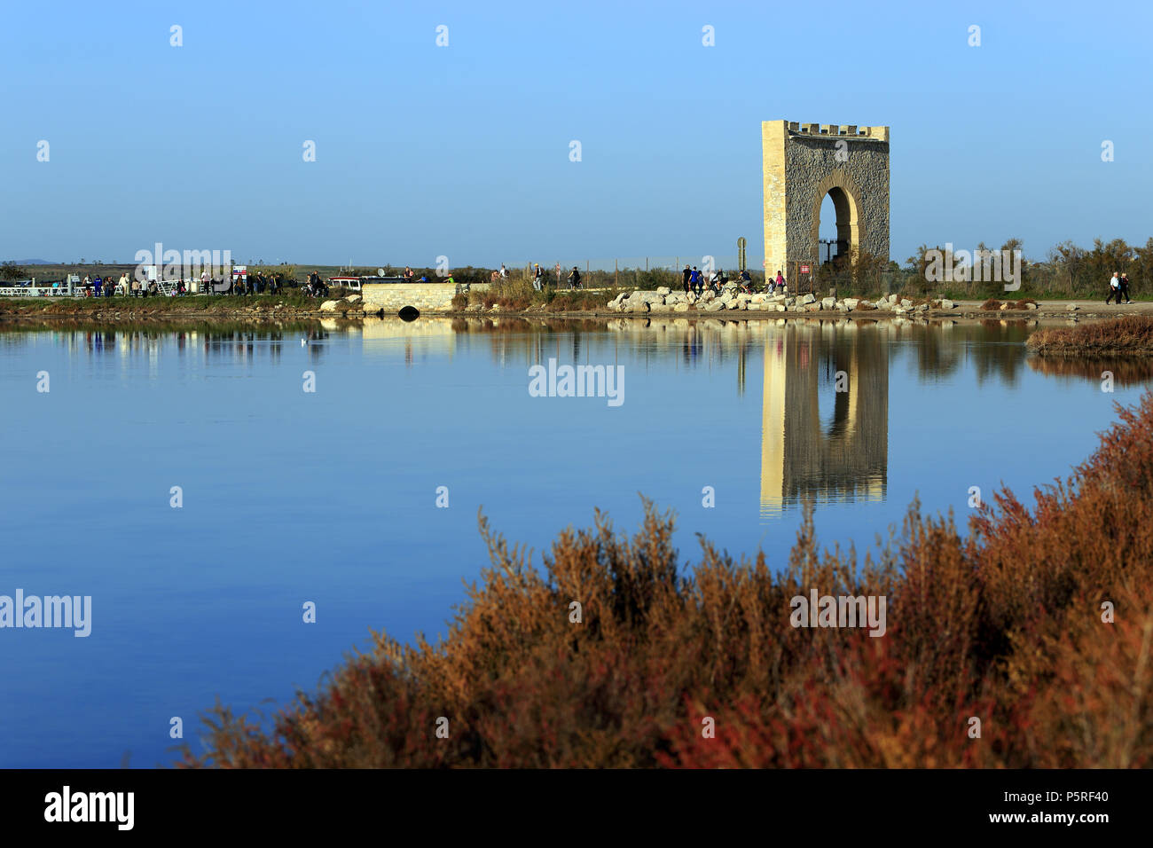 Le Portail de Maguelone en bordure du Canal du Rhône à Sète, Cabanes de ...