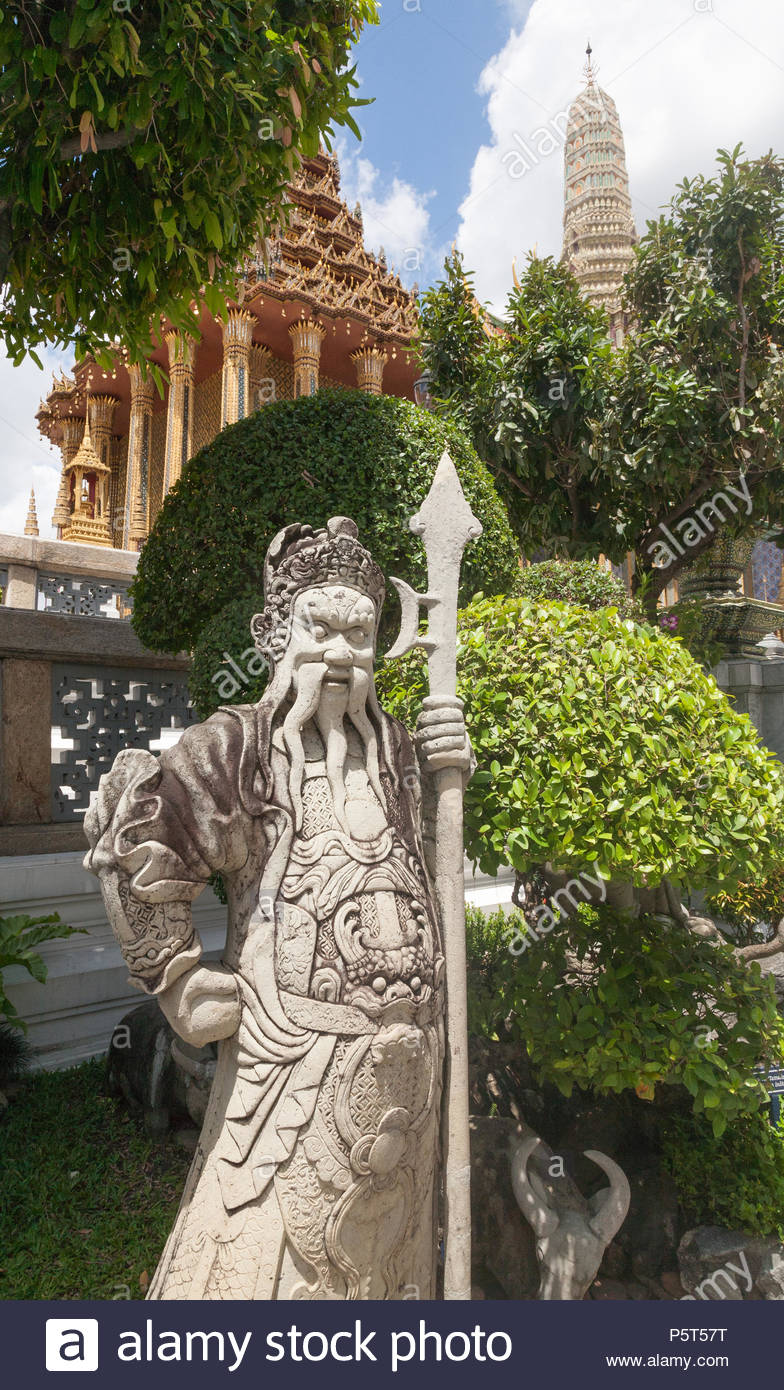 Statue With Spear High Resolution Stock Photography and Images - Alamy