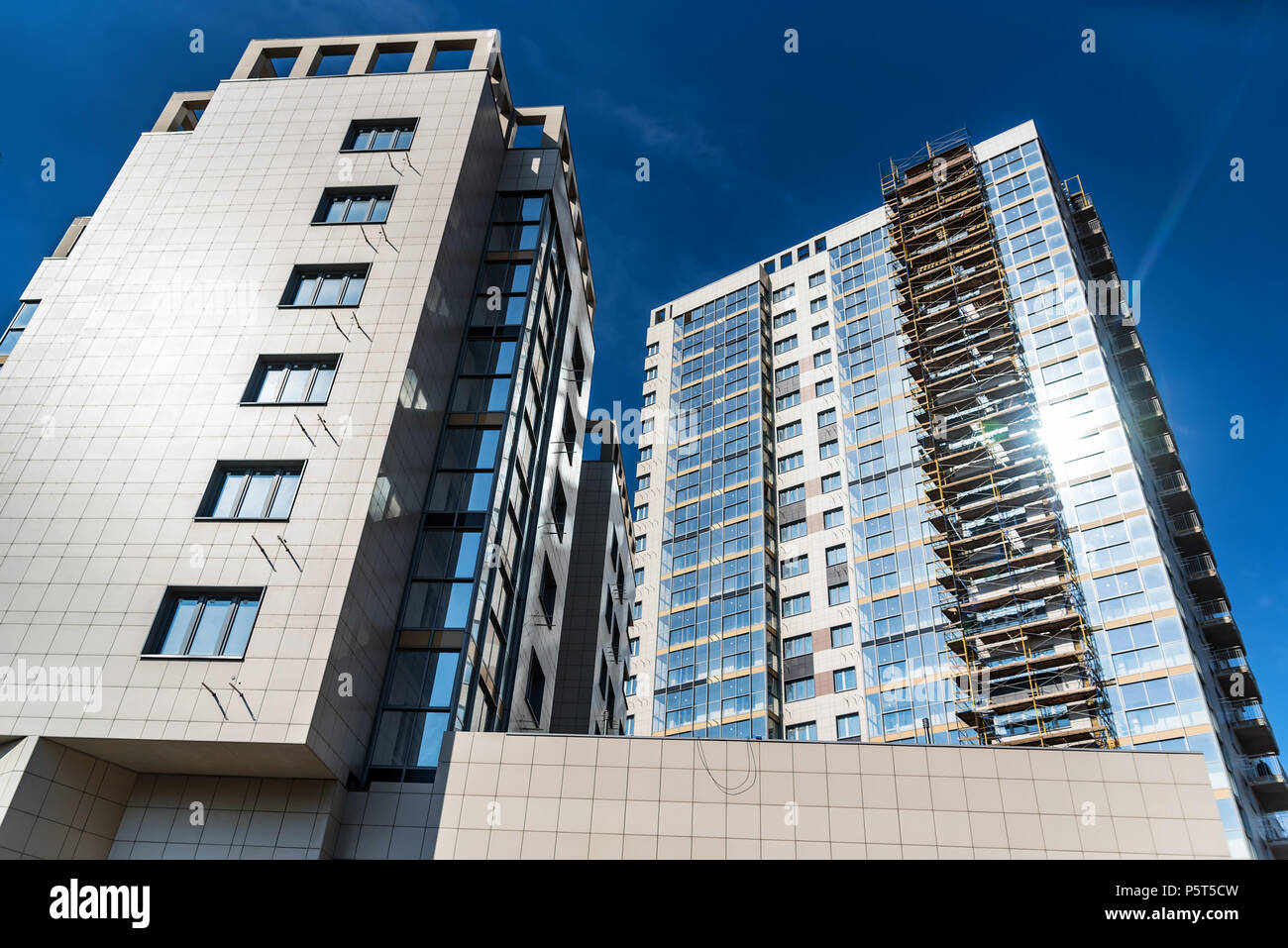 Bottom Up Skyscraper High Resolution Stock Photography and Images - Alamy