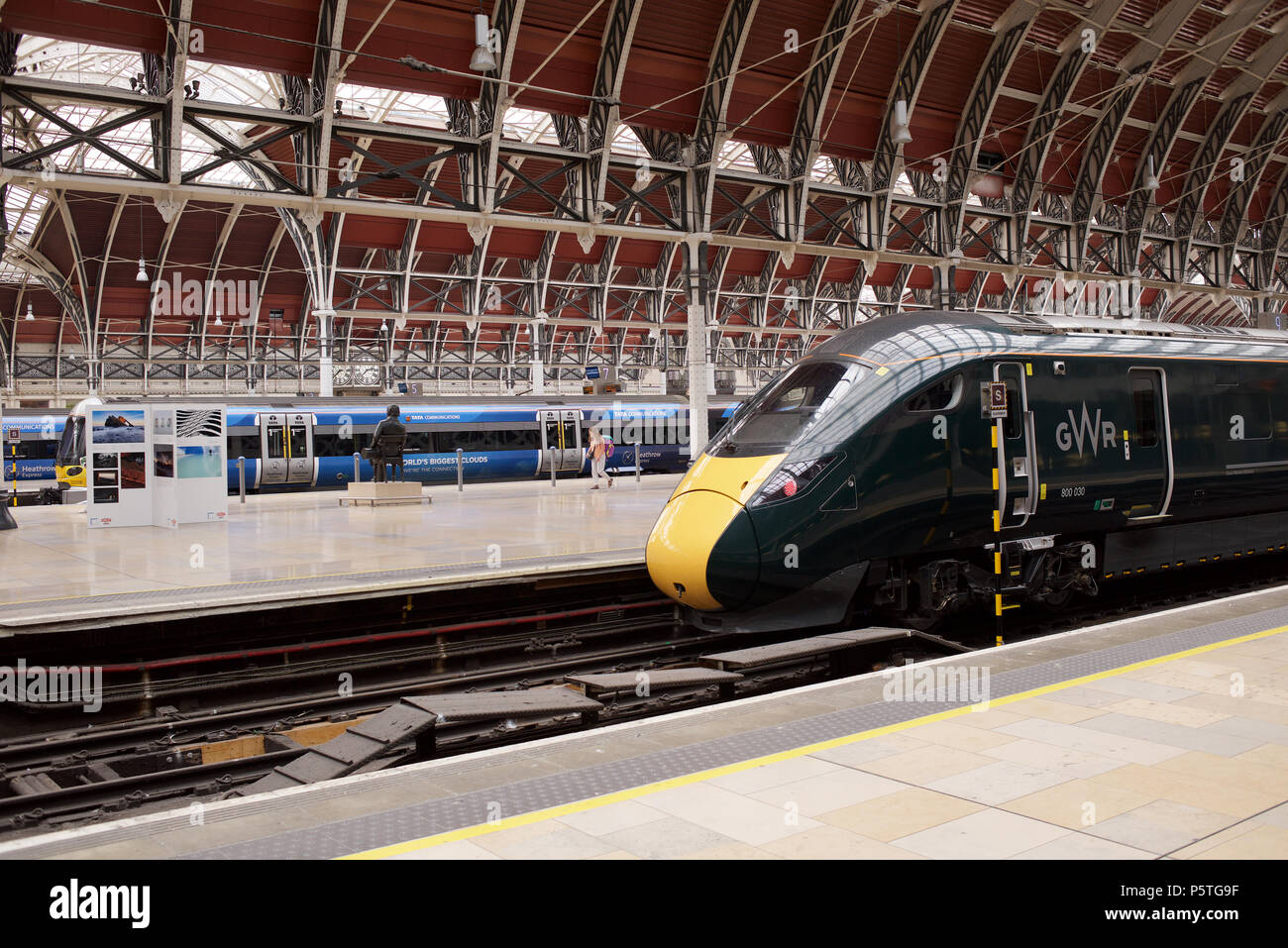 Gwr electric train london hi-res stock photography and images - Alamy