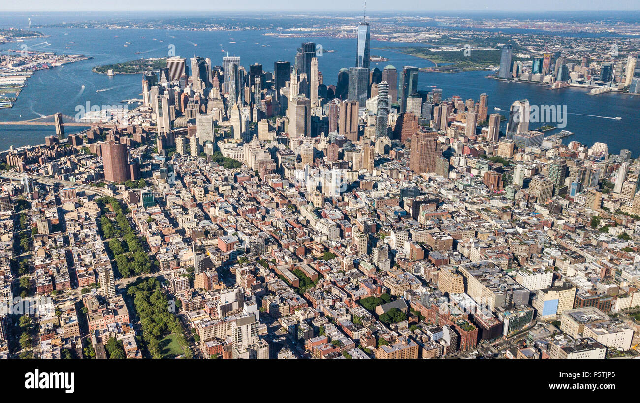 Downtown skyscrapers manhattan hi-res stock photography and images - Alamy