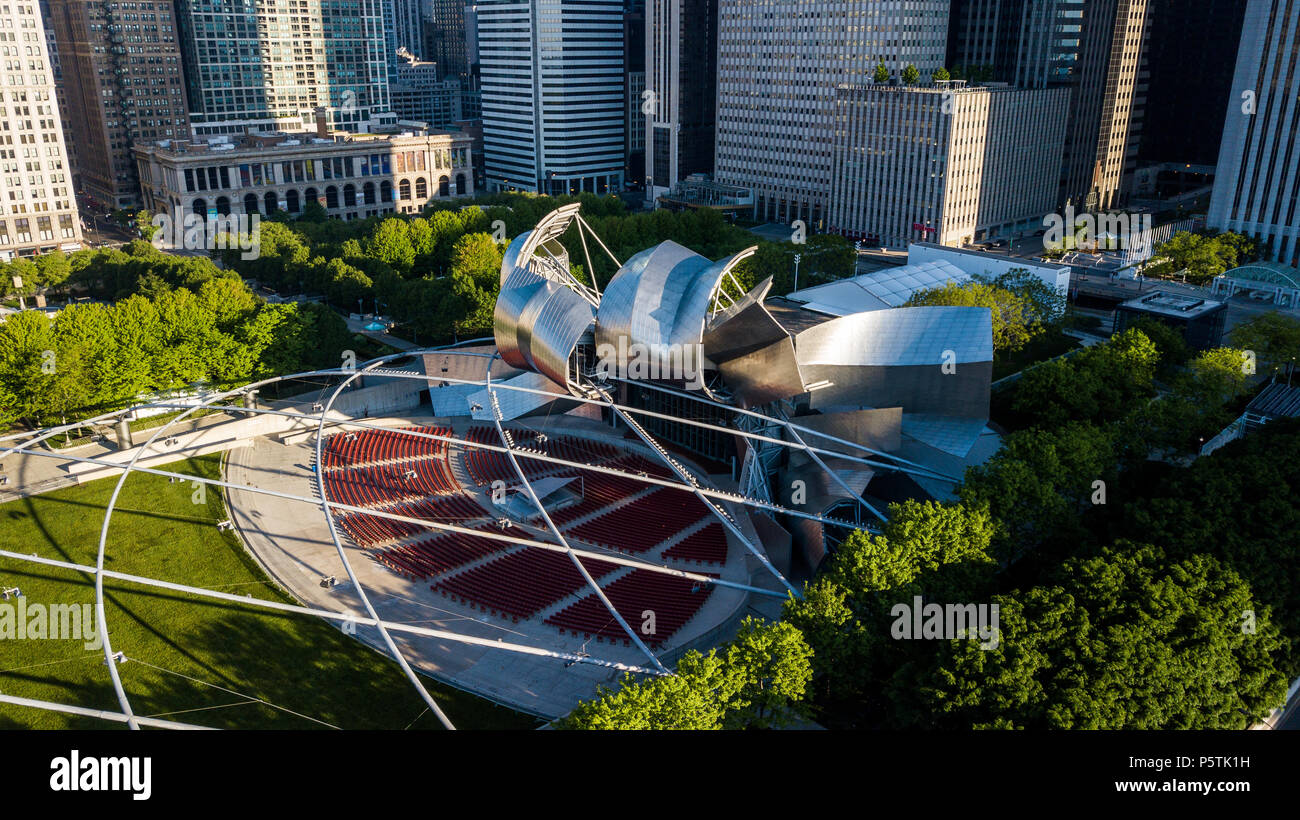 Jay Pritzker Pavilion, Millennium Park, Chicago, IL, USA Stock Photo ...