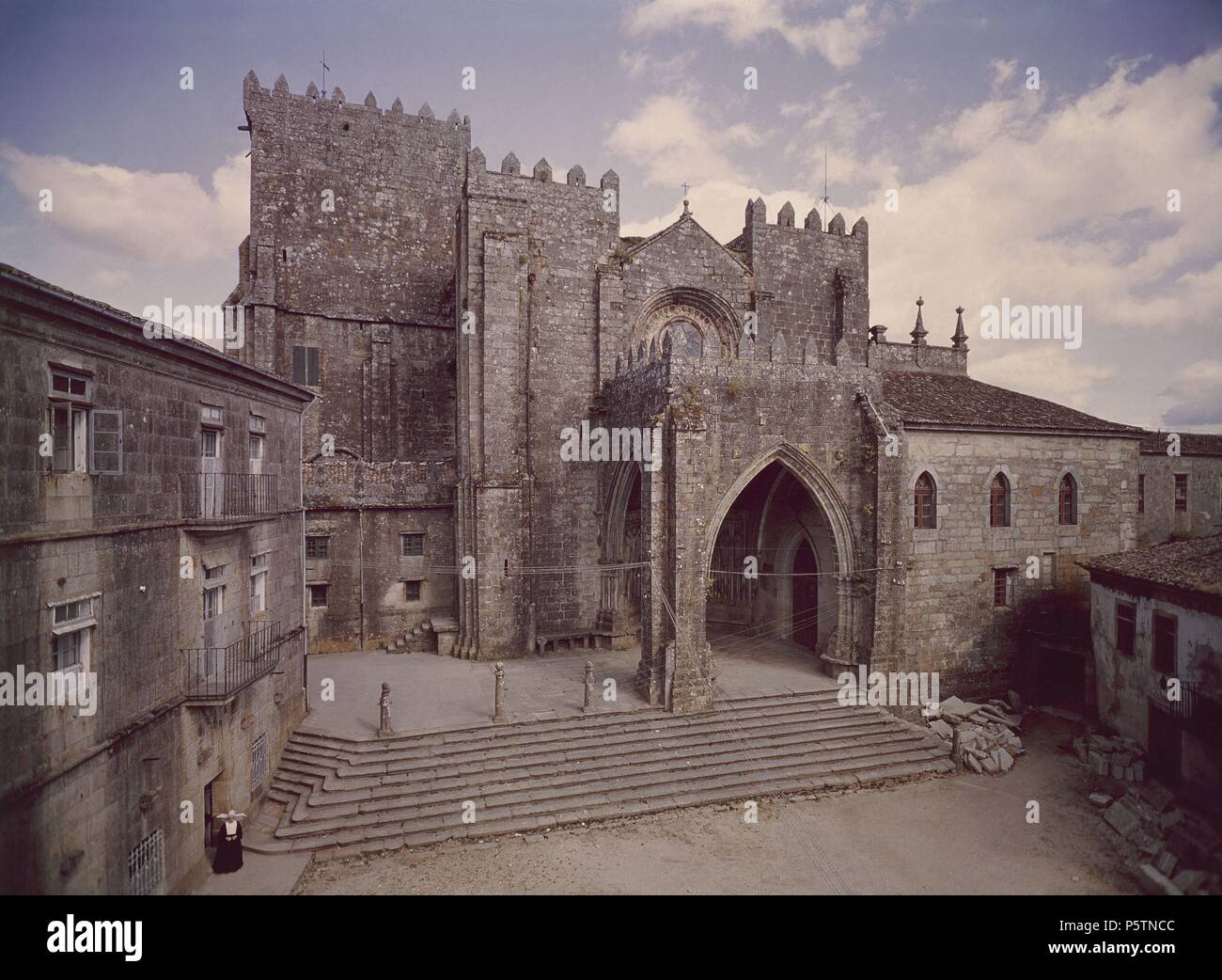 FACHADA PRINCIPAL DE LA CATEDRAL DE TUY - SIGLO XIII - GOTICO GALLEGO ...