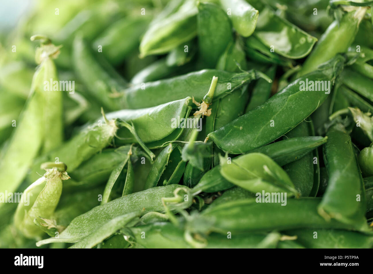 peeled green peas Stock Photo - Alamy