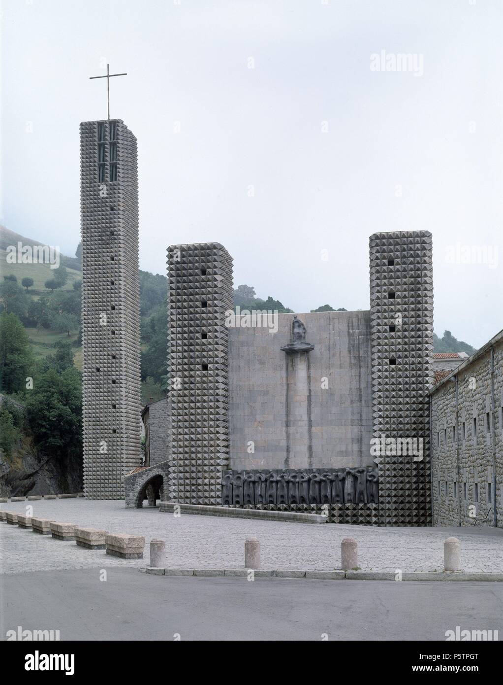 Santuario de aranzazu hi-res stock photography and images - Alamy