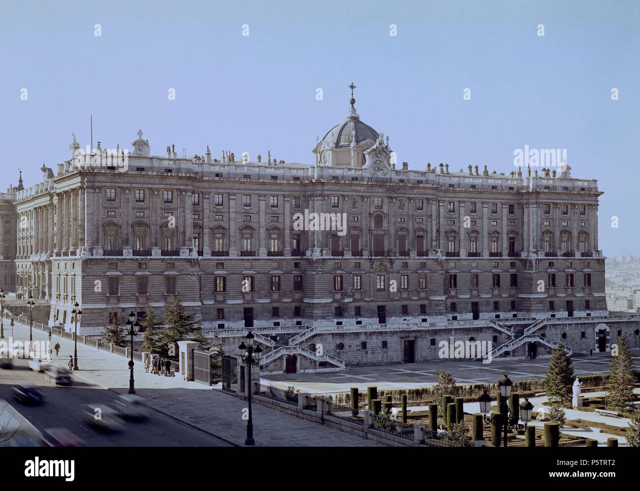 PALACIO REAL - FACHADA AL JARDIN SABATINI. Author: Giovanni Battista ...