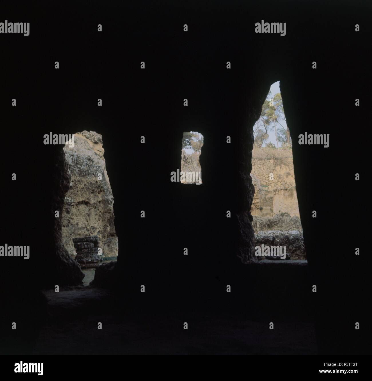 Necropolis romana hi-res stock photography and images - Alamy