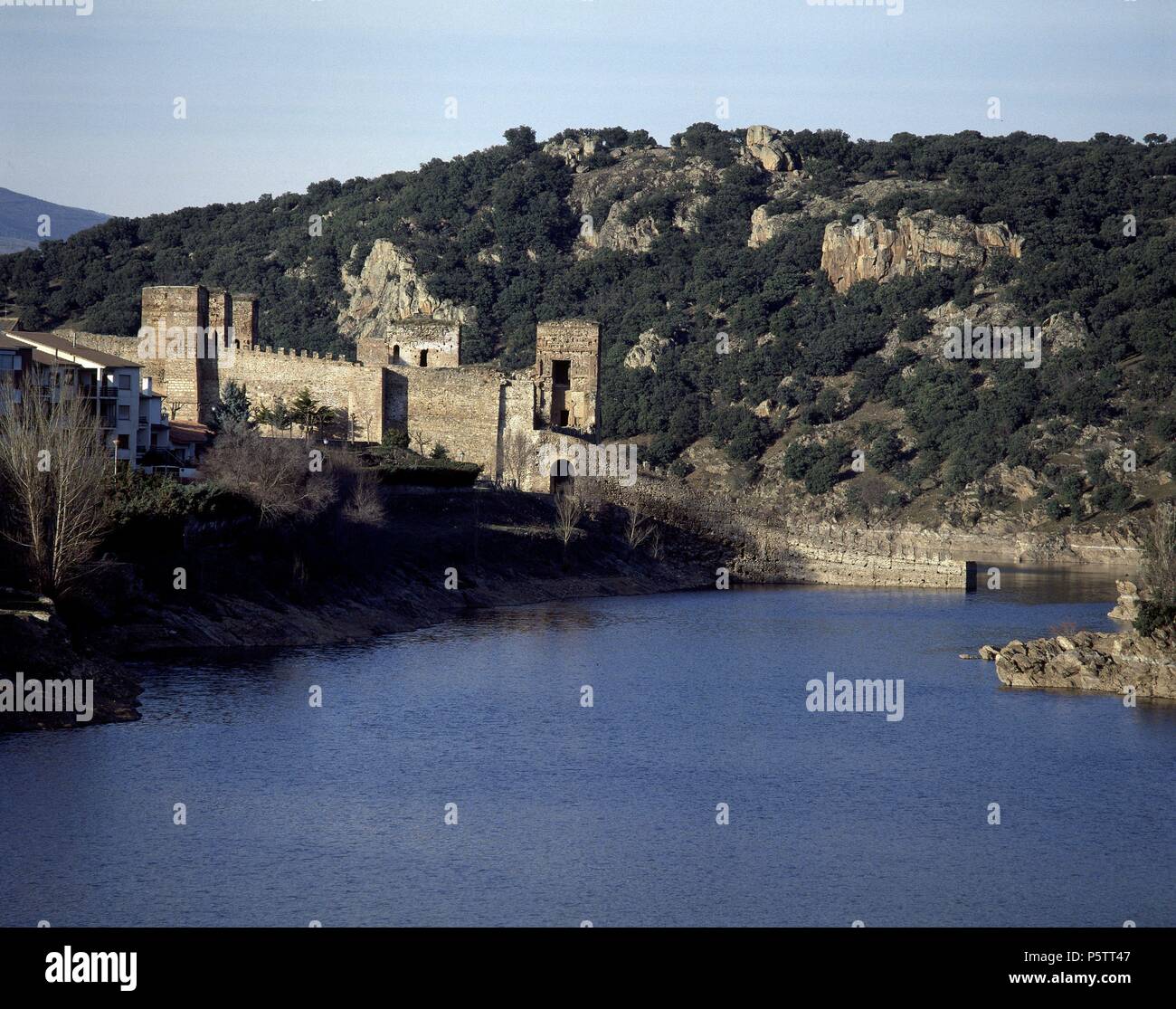 MURALLA BAJA JUNTO AL CAUCE DEL RIO LOZOYA. Location: CASTILLO ...
