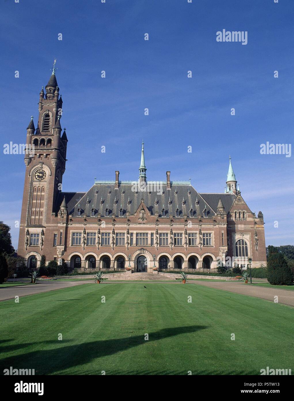 EXTERIOR-EDIFICIO DE LA SEDE DE LA CORTE INTERNACIONAL DE JUSTICIA DE ...