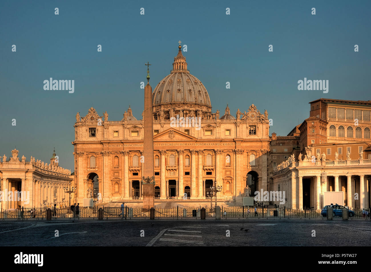 Rome St. Peter Basilica . Photo © Fabio Mazzarella/Sintesi/Alamy Stock ...